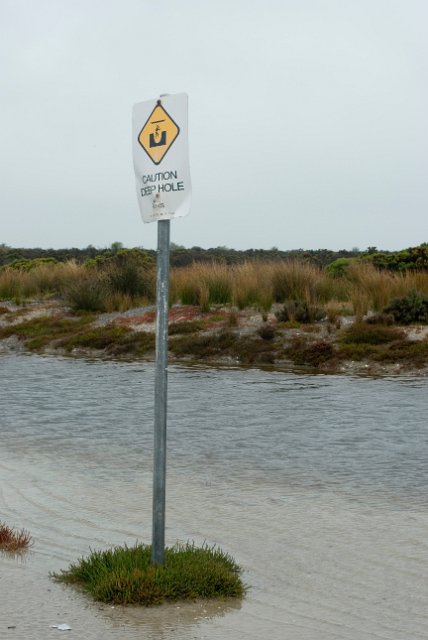 caution deep hole | Free backgrounds and textures | Cr103.com